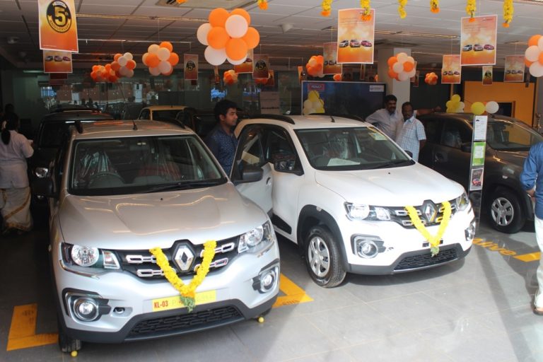 Renault India delivered 400 vehicles to its customers in Kerala on ...
